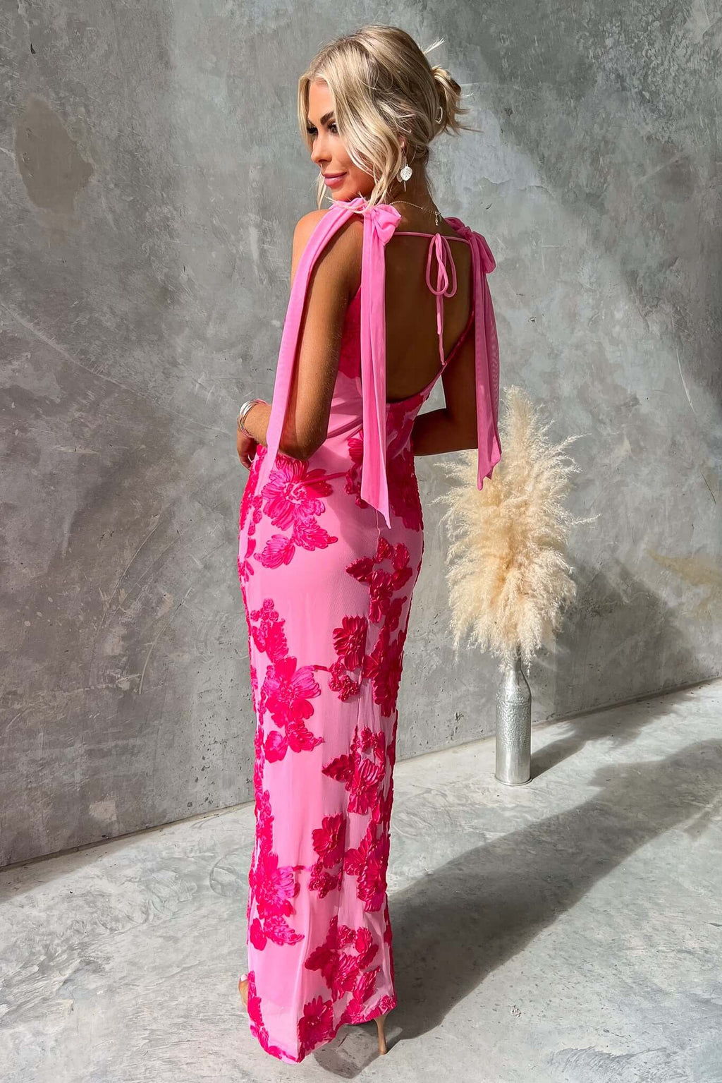 Elegant Parfait Maxi Dress - V-Neck & Embroidery – Amaroso Boutique