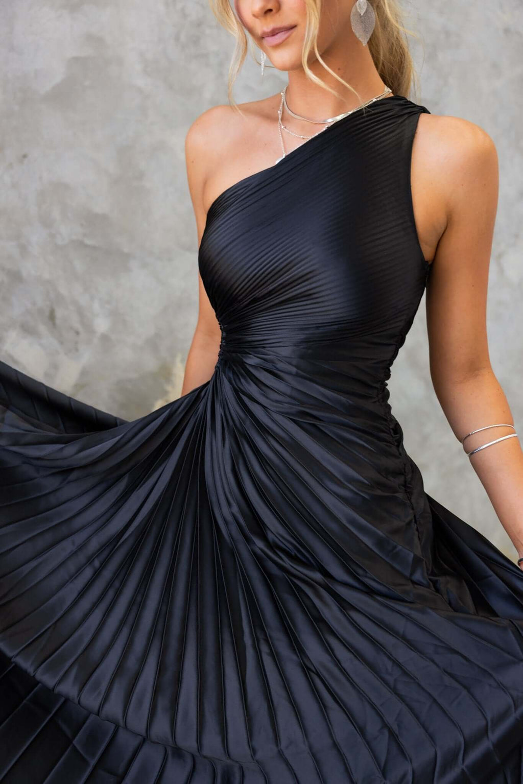 Olympia Maxi Dress - Black One-Shoulder Elegance – Amaroso Boutique